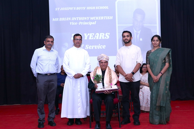 Felicitation of the retiring staff members
